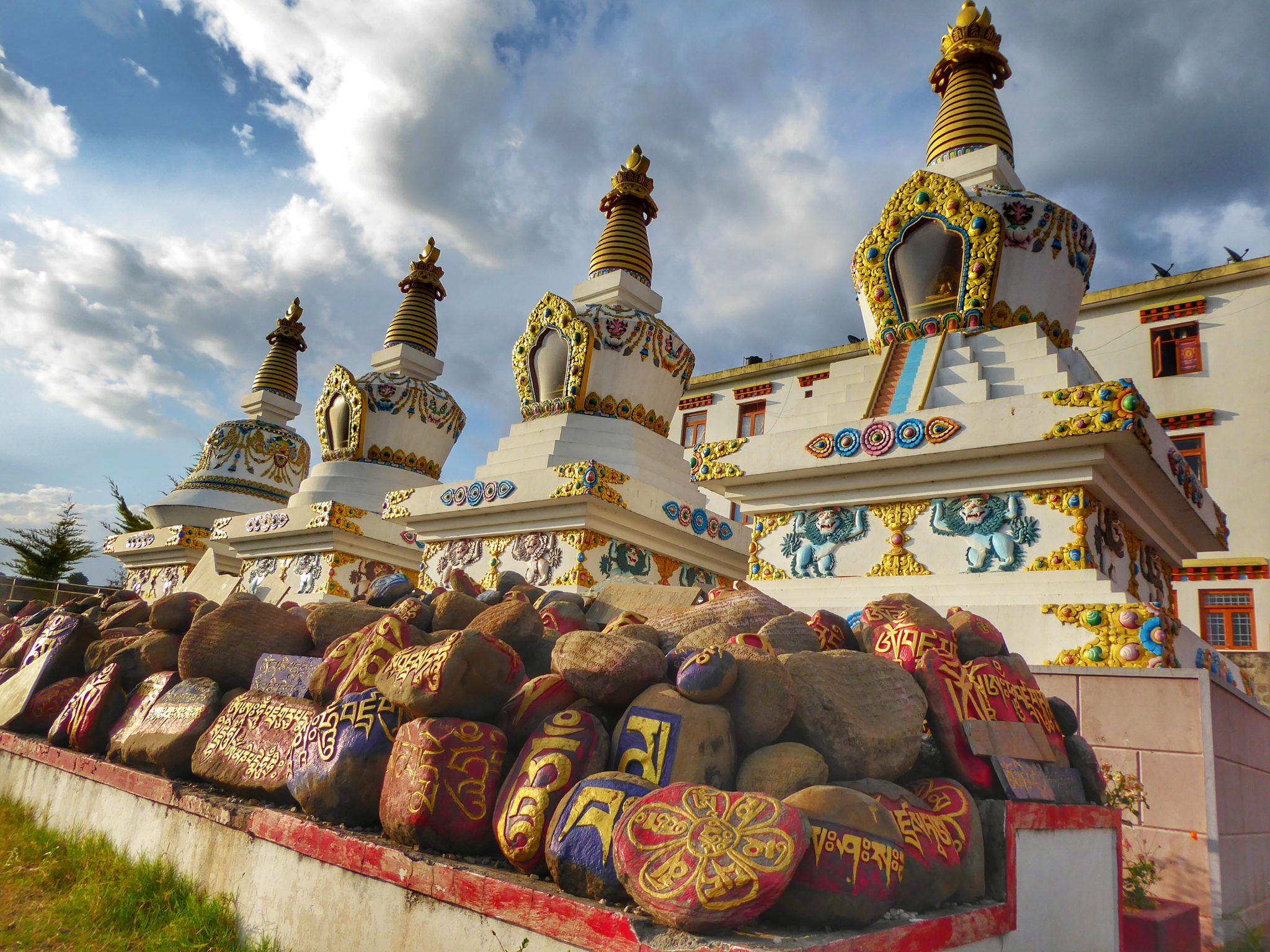 13 Photos that will inspire you to visit the Tibetan Monasteries of Bir ...