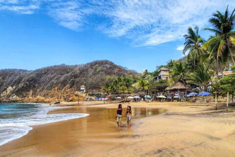 My Guide to Playa Zipolite, Oaxaca: Mexico's Nude Hippie Beach (2024)